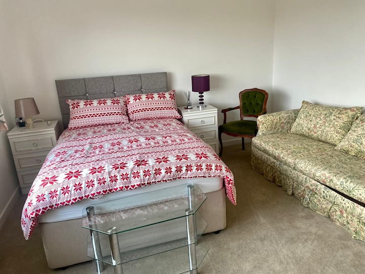 Double Bedroom In Refurbished House - Sutton Coldfield