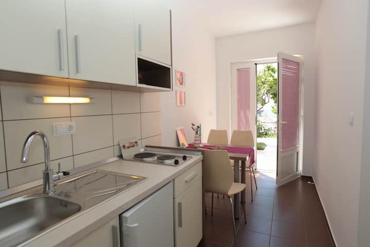 A3 Comfortable Lavender Apartment 3 - Igrane