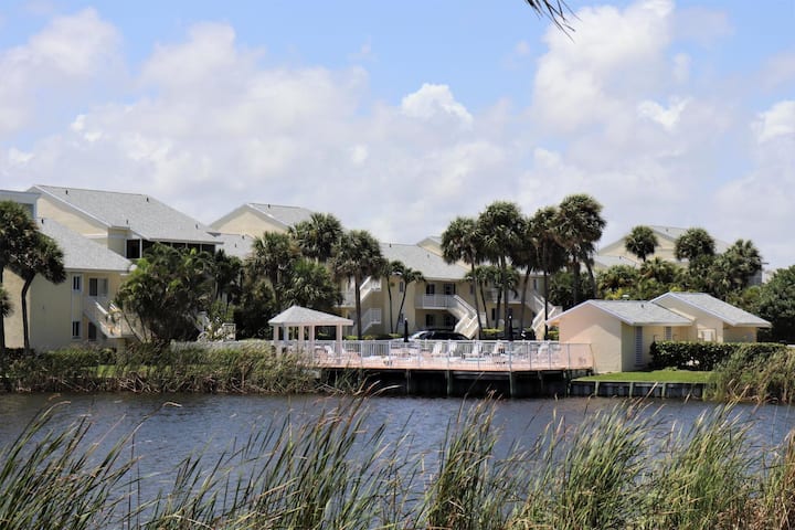 Charming Condo For Easy Living Beach And Lake Side - 스튜어트
