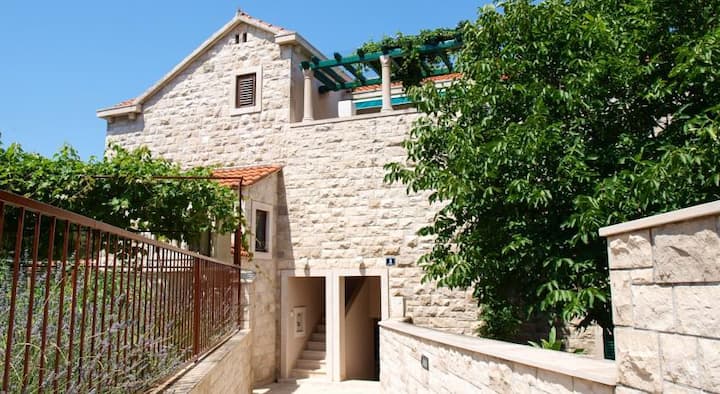 Stunning Apartment Leona - Brač