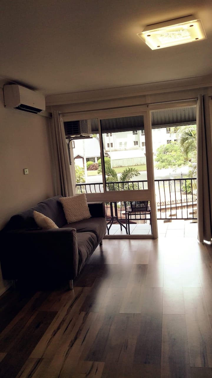 Light, Bright And Convenient. Fully Renovated. - Cairns
