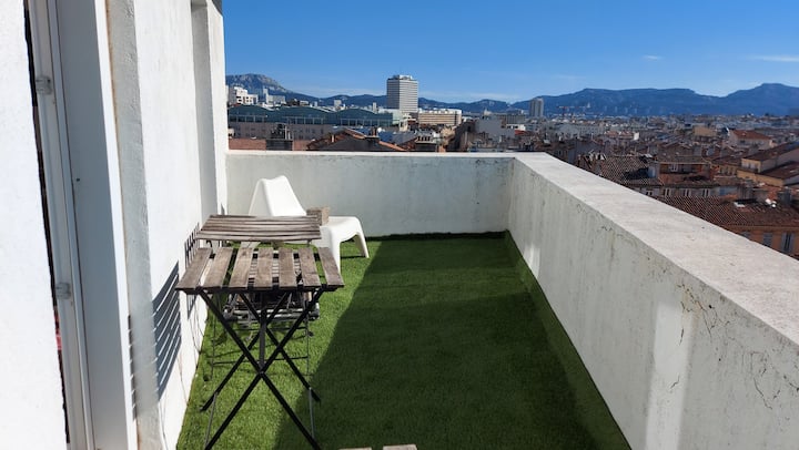 Studio Rénové Calme Avec Grande Terrasse Privative - Marseille