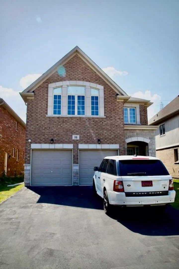 Luxurious Mansion Near Niagara Falls - St. Catharines