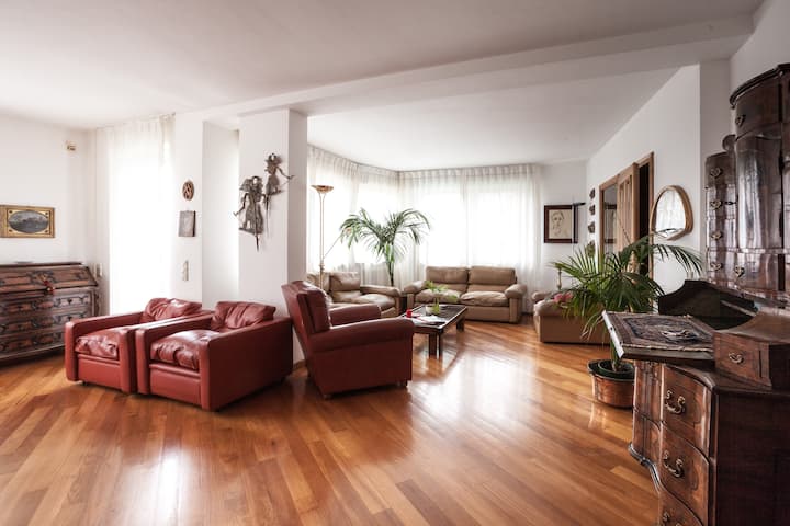 Penthouse With Stunning View And Private Garden - Bozen