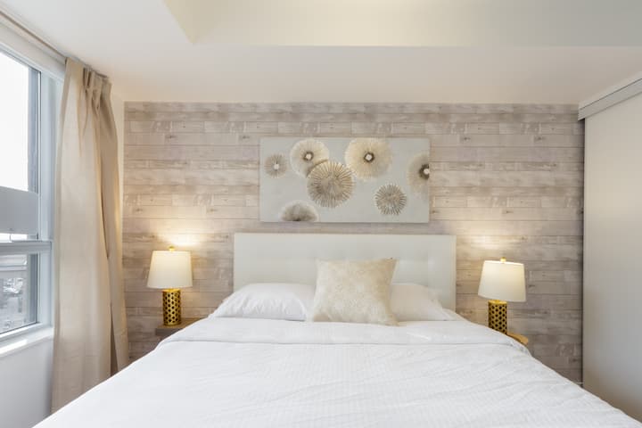 Elegant Suite Close To Transit And Square One - Mississauga