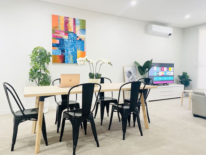 Ultra Modern *Sydney* Entire 4bedroom - Guildford