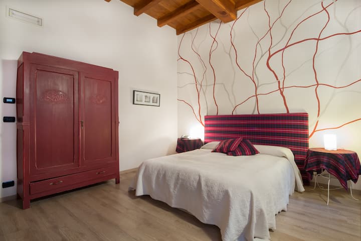Romantica, Funzionale Camera In B&b - Saluzzo