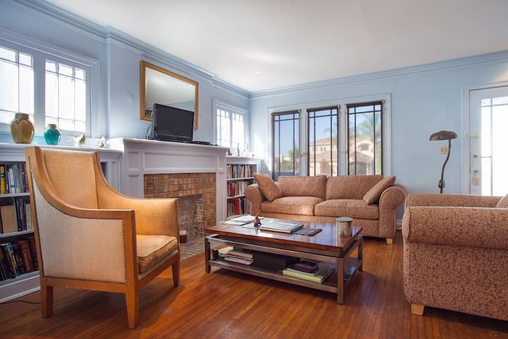Best La Location - Spacious Architectural Gem! - Los Angeles