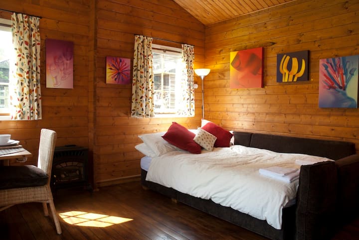 Arthouse Log Cabin Bed & Breakfast - Oakham