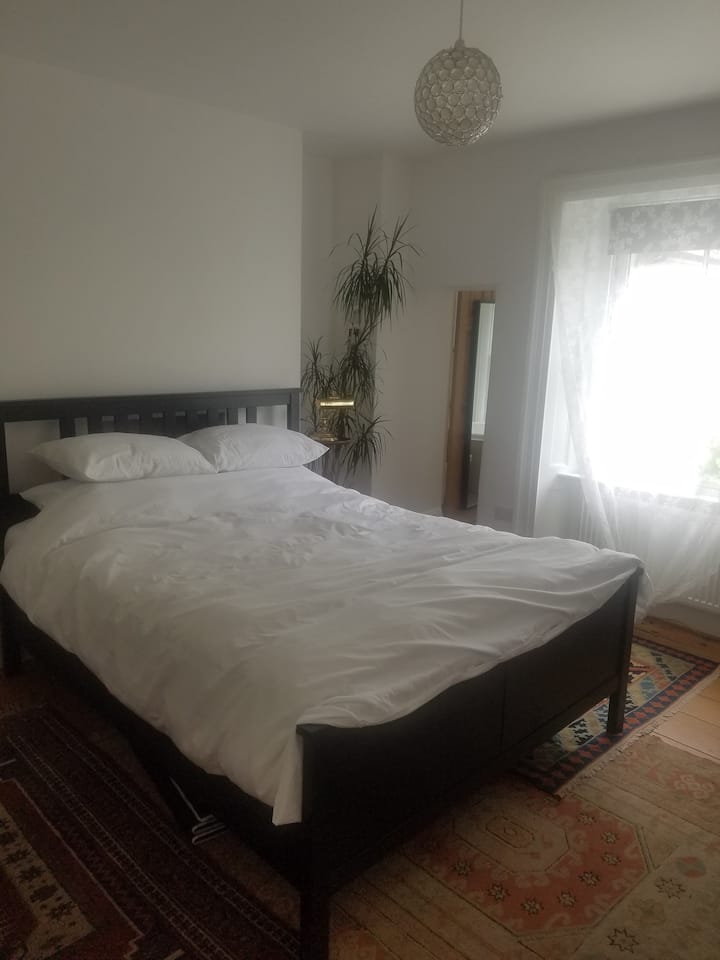 Bright And Airy Ensuite Double Bedroom - Cawsand