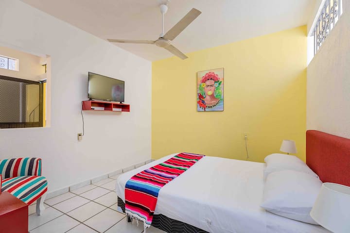 Cozy Apt W/ Workspace, Fast Wifi, Rooftop Terrace - Puerto Vallarta