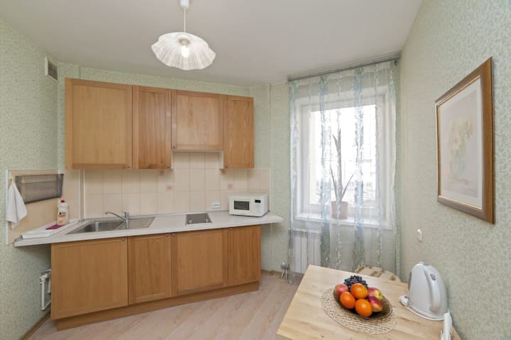 Уютная квартира в Тихом центре, Кузнечная 79 - Yekaterinburg
