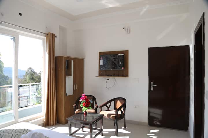 Luxury Mountain View Room - Devprayag