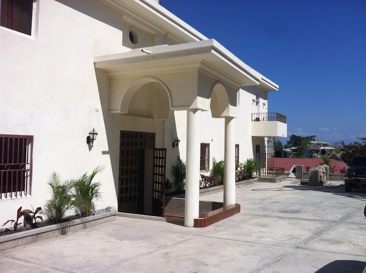 Peguy-ville Guest House Villa - Port-au-Prince
