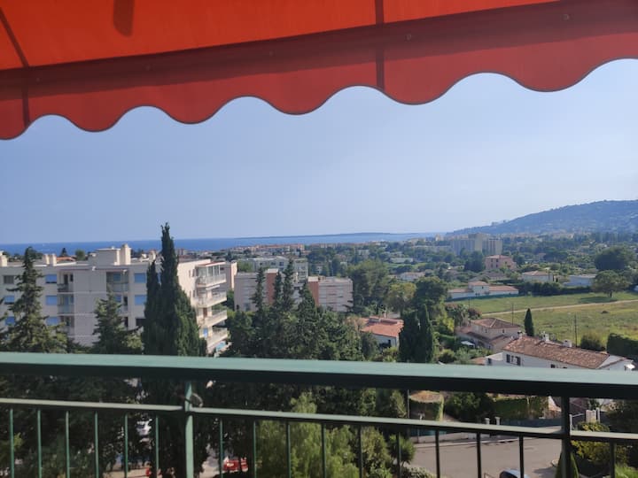 Antibes : Appartement Baigné De Lumière - Plage de la Salis - Antibes