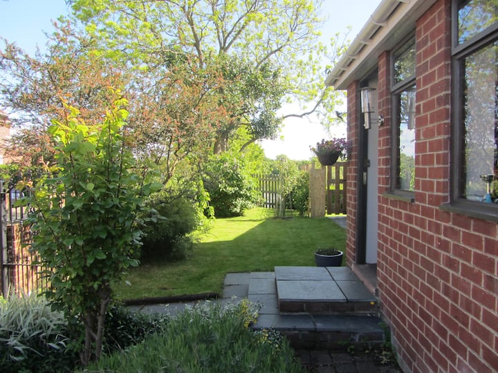 Spacious Family Home With Large Sun Facing Garden - Newcastle upon Tyne