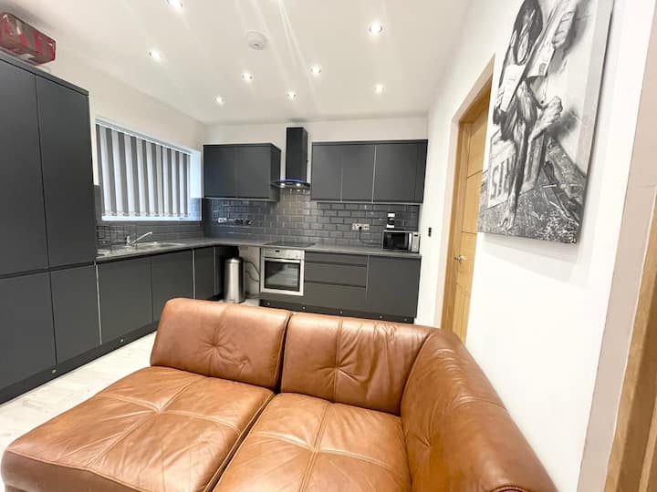 Luxury 2 Bedroom In Swansea City  *Free Parking* - Langland Bay