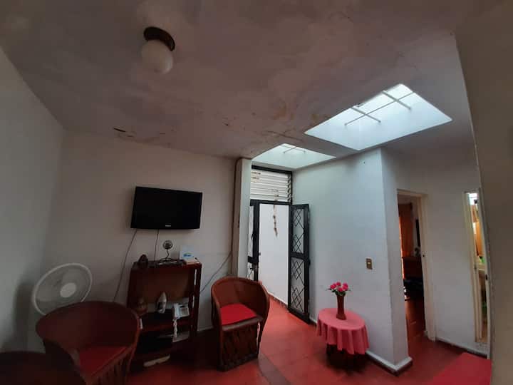 Pequeño  Gran  Hogar,   Cómodo Y Bien Ubicado - Guadalajara