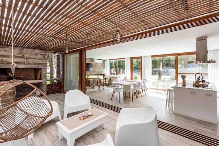Moderna Y Soleada Casa En Costa Esmeralda - Argentina