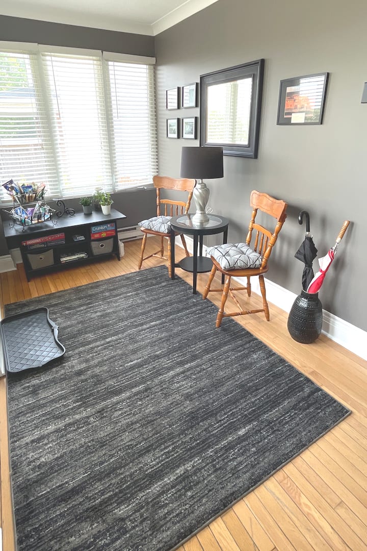 Beautiful 2 Bedroom Home In Central Niagara Falls - Niagara Falls
