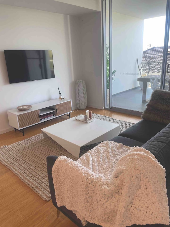 Modern & Cozy, Centrally Located Apartment. - Perth