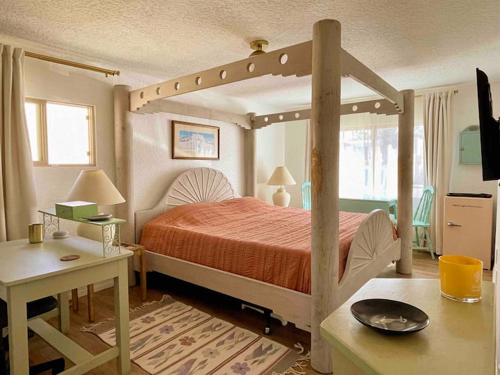 Charming Southwest Home Perfect For Long Stays - Albuquerque, NM