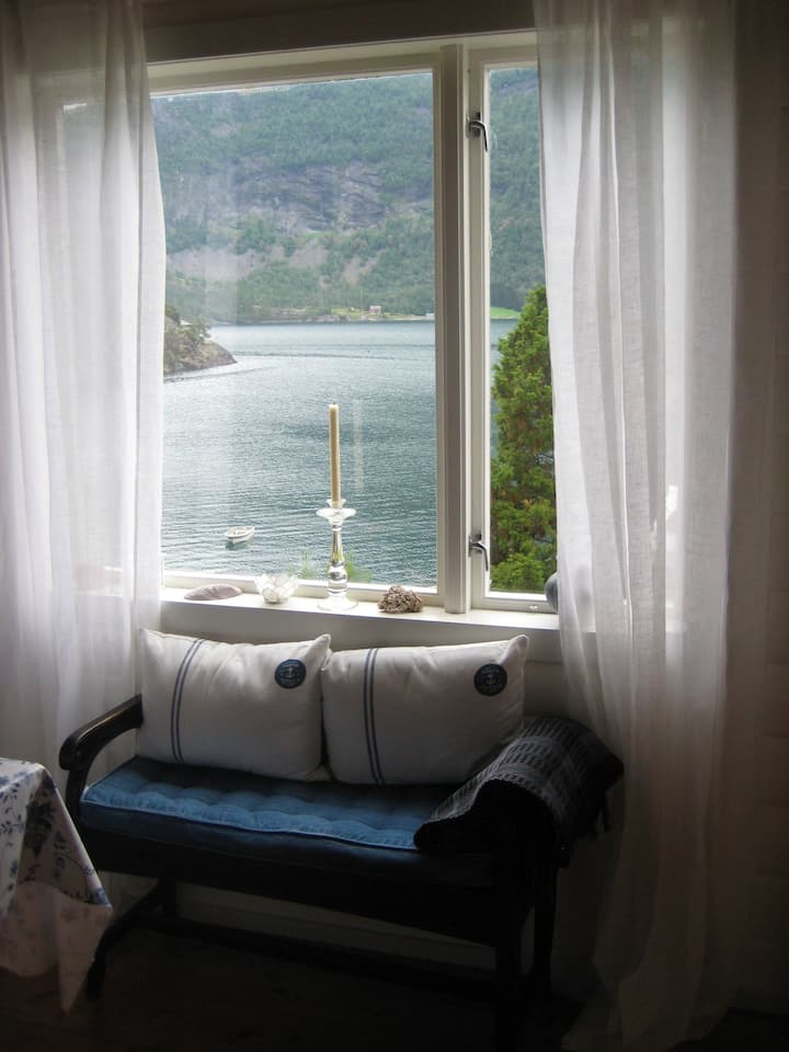 Charming Cottage Close To The World Heritage Area - Eidsdal