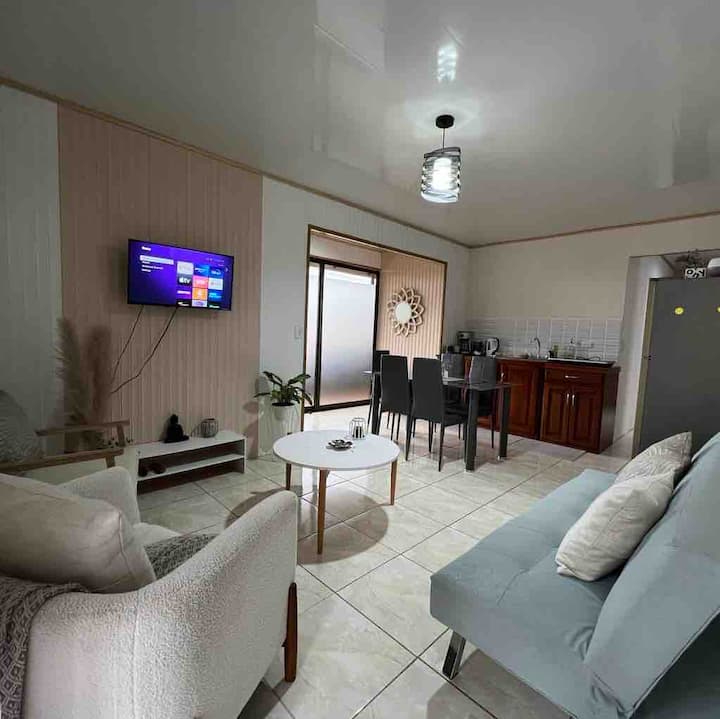 La Fortuna Downtown Arenal Volcano Holistic House - La Fortuna