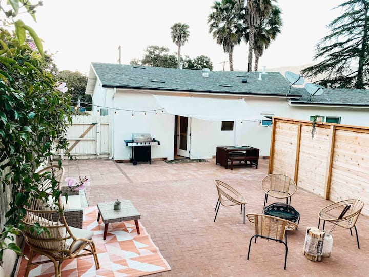 Guest House 1 Mi. To State St. & Beach! Mountain Views, Bbq, Fire Pit, Patio - Santa Barbara