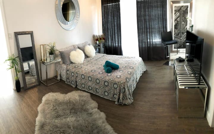 Exclusive Ocean Dr. Beach Front,lovely,modern,apt. - Miami Beach