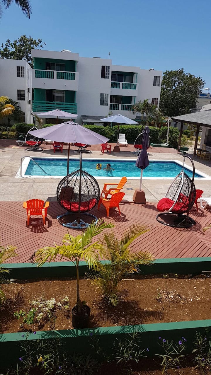 Seaview Accommodation On Negril 7 Mile Beach - Negril