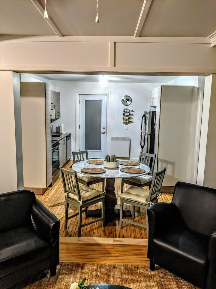 New Spacious 2brm In Heart Of City & Free Parking - Quebec