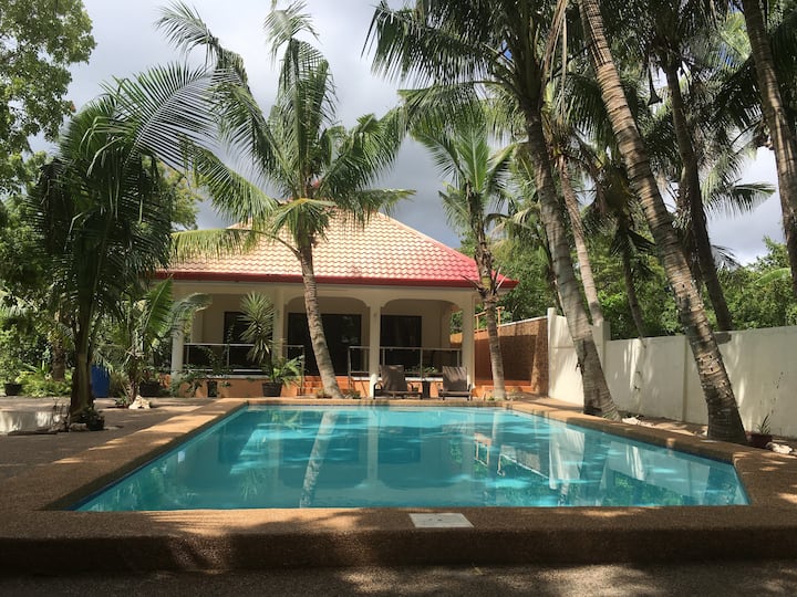 Bing's Garden 1 - Huge Veranda & Beautiful Pool - Panglao