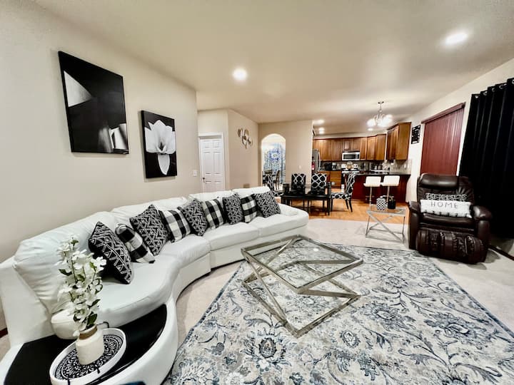 15. Grace Villa: Relax Here We Are Ur Family - Everett, WA