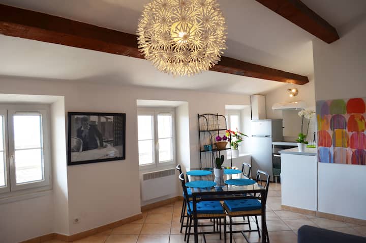 T2 Centre Ville Location Meublée Au Mois Vue Mer - Le Beausset