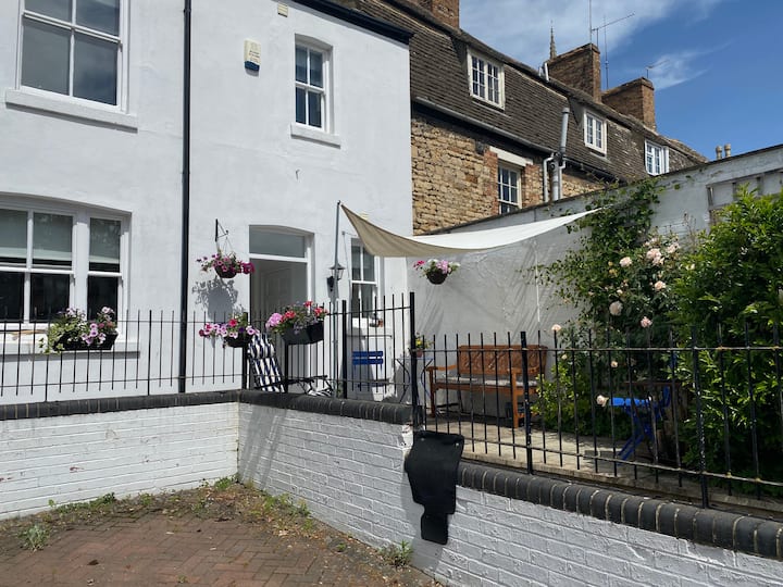 A Cosy Town House In The Centre With Free Parking - Stamford