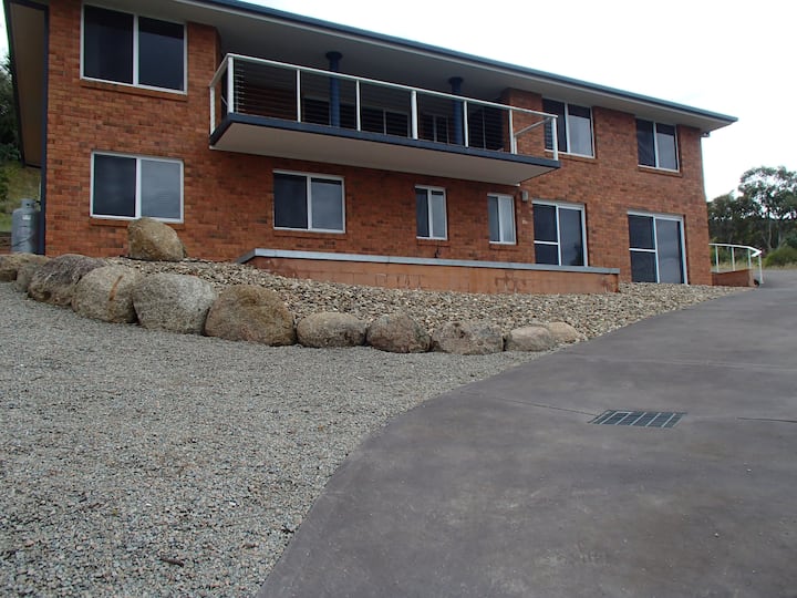 Two Bedroom Snow Holiday Apartment - Jindabyne