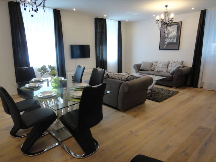 Deluxe Apartment In The Heart Of City Center - Düsseldorf