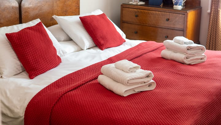 The Vintage Room In Kew Gardens - Brentford