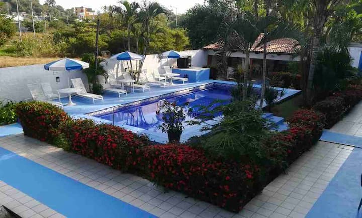 Manzanillo Alberca Planta Baja A Poco Metros Playa - Manzanillo, México
