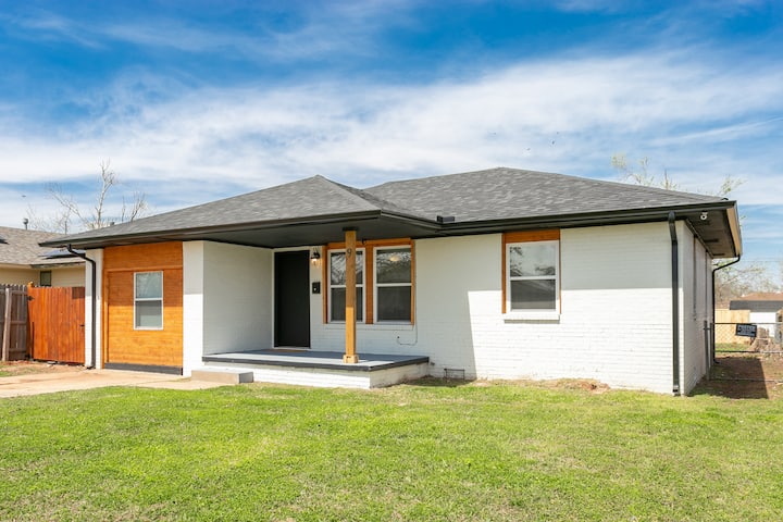Remodeled Modern Gem! Close To Airport And Highway - Oklahoma City, OK