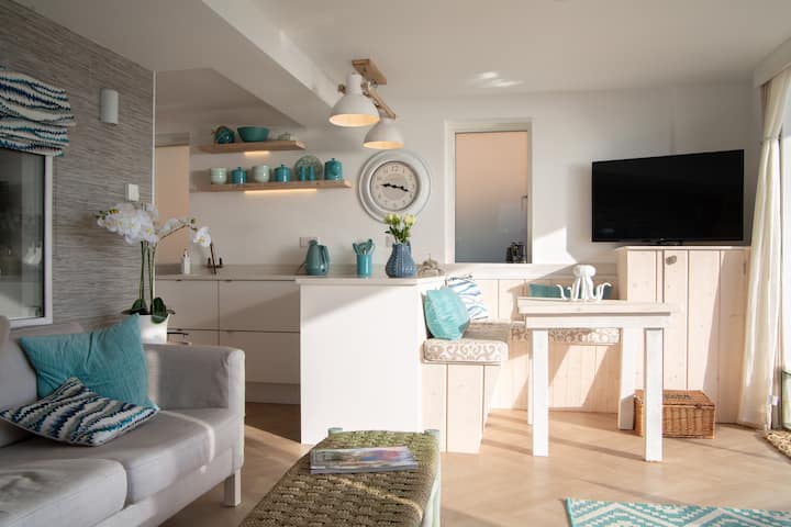 Under The Waves  Unique Apartment Filey Sea Front - Filey