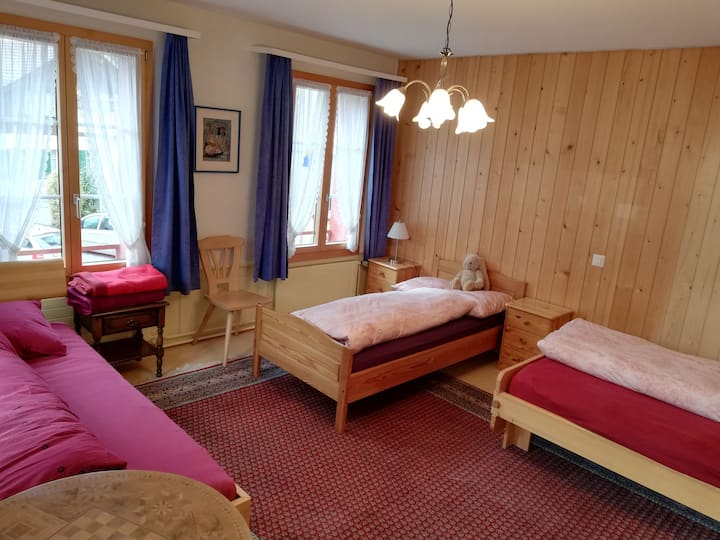 Helle, Kinderfreundliche Wohnung Im Dorfzentrum - Zweisimmen