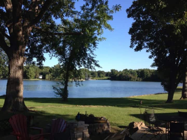Lake Sara Vacation Rentals & Homes - Summit Township, IL | Airbnb