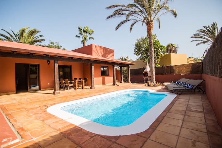Casa Perla Villa With Big Garden And Private Pool - Corralejo