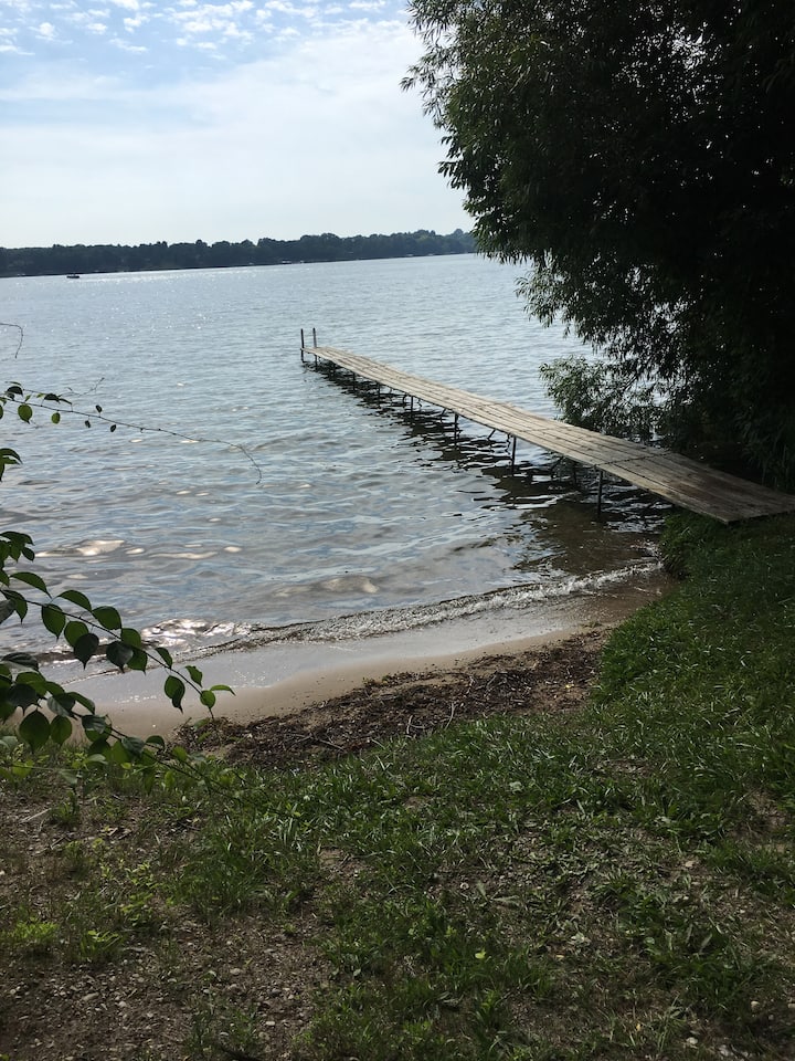 East Leland Cottage - 1 Min Walk To Lake - Leland, MI