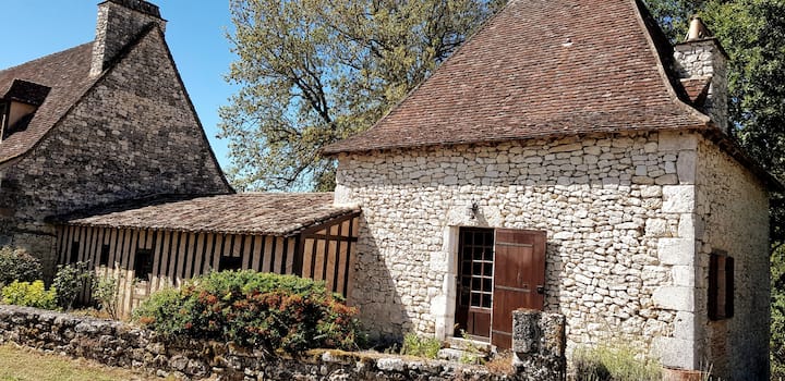 Charming Pigeonnier (Cottage) In Aquitaine Hamlet - Dordogne
