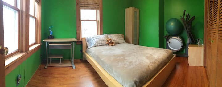 The Quiet, Comfortable, Cabana, Private Room - Columbia, MO
