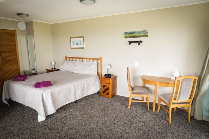 Nestled In  Ngaio, Harbour Views Over Bush - Wellington, New Zealand