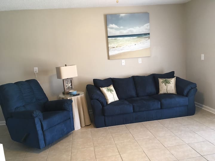 Charming Shoreline Townhouse B - Jacksonville, NC